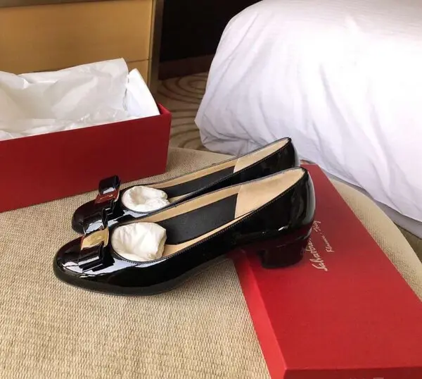 FERRAGAMO Vara Bow Detailed Pumps - Black