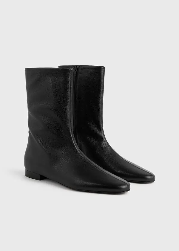 TOTEME Pointed Toe Ankle Boots With Side Zip - Black