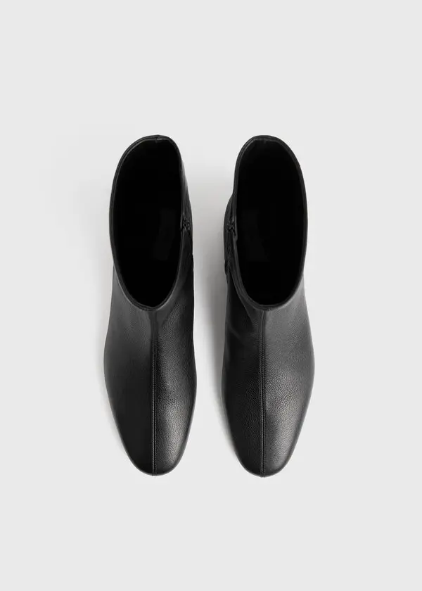 TOTEME Pointed Toe Ankle Boots With Side Zip - Black