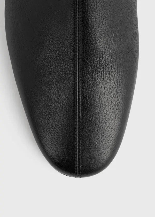TOTEME Pointed Toe Ankle Boots With Side Zip - Black
