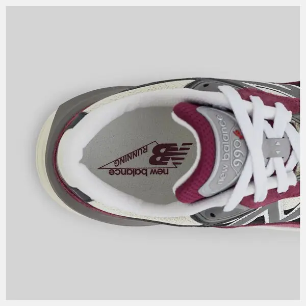 NEW BALANCE 990v4 Lace-up Sneakers - Black
