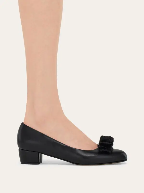 FERRAGAMO Vara Chunky Low-heeled Pumps With Bow Detailing - Black