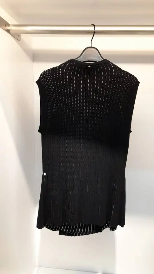 Max Mara Sleeveless Button Detailed Vest