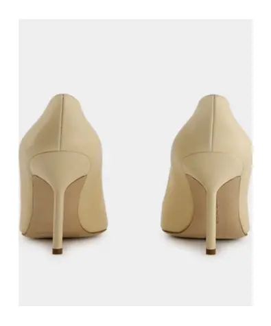Manolo Blahnik Bb Pointed Toe Pumps - Nude