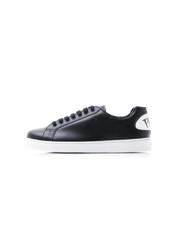 Prada Logo Laced Casual Round Toe Sneakers - Black