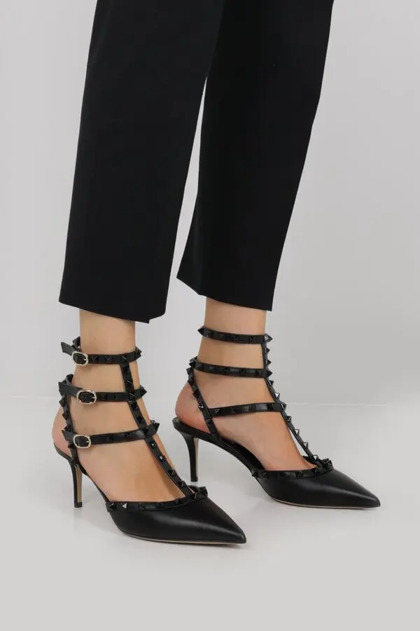Valentino Garavani Rockstud Pointed Toe Pumps - Black