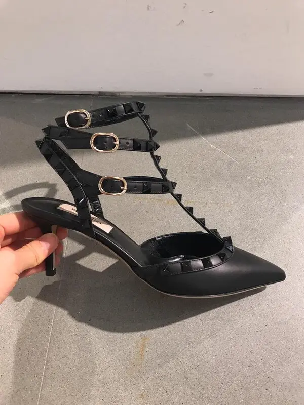 Valentino Garavani Rockstud Pointed Toe Pumps - Black