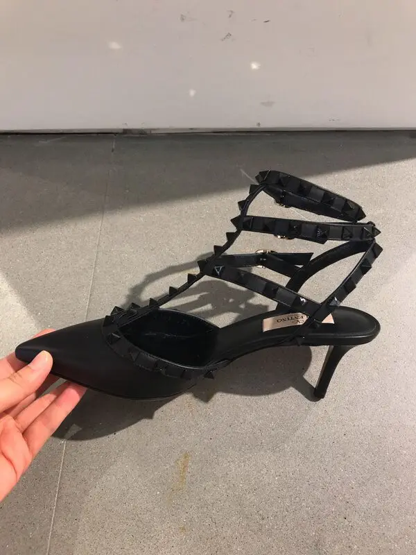 Valentino Garavani Rockstud Pointed Toe Pumps - Black