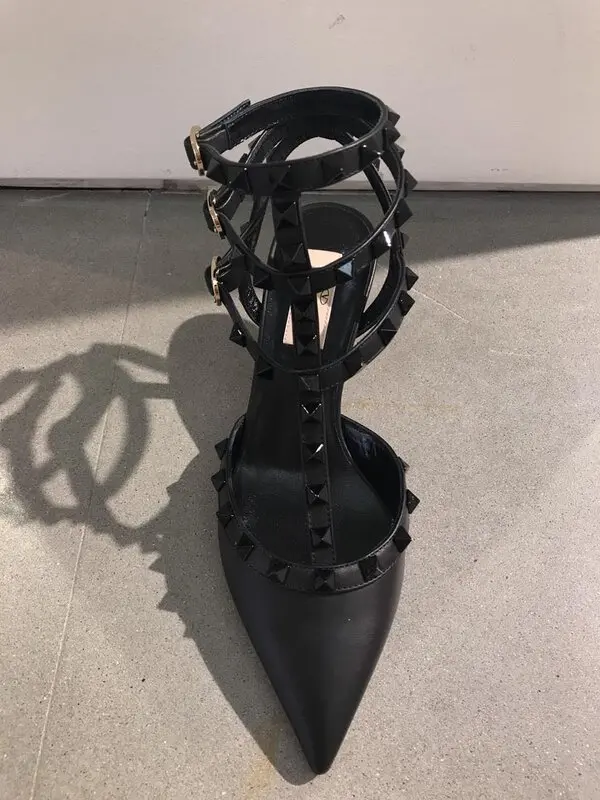Valentino Garavani Rockstud Pointed Toe Pumps - Black