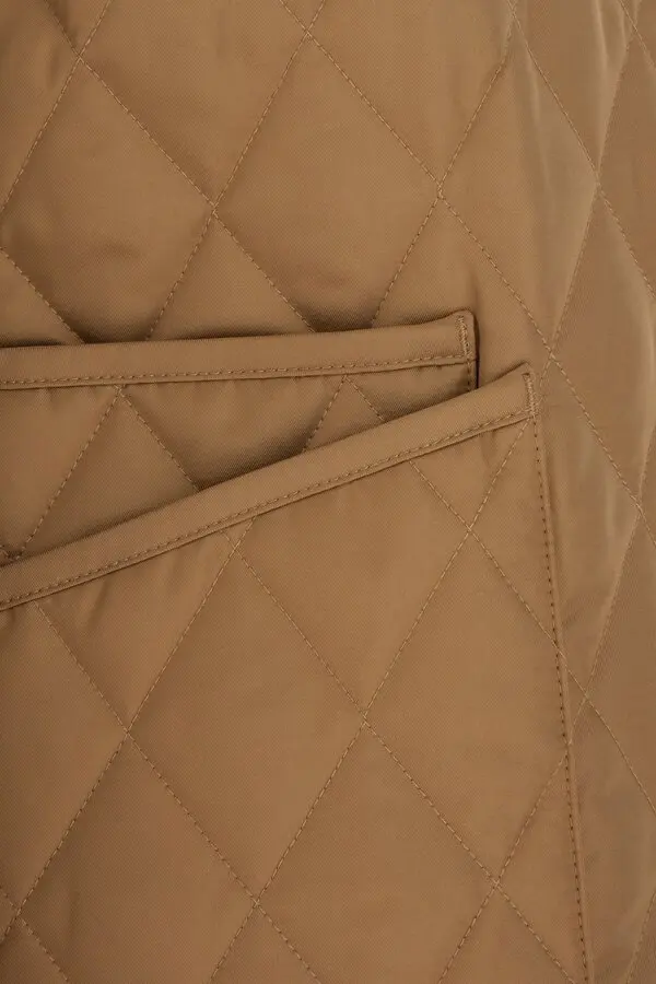 Burberry Diamond Quilted Button-up Jacket With Corduroy Collar - Camel