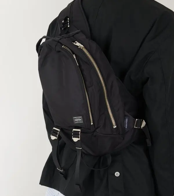 Comme Des Garçons Zippered Shoulder Bag