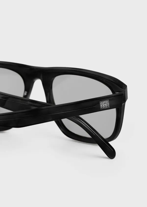 TOTEME Logo Plaque Navigator Sunglasses - Gray