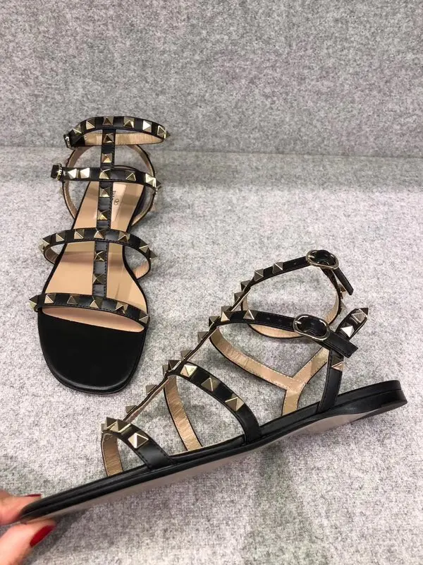 Valentino Garavani Rockstud Open Toe Flat Sandals - Black