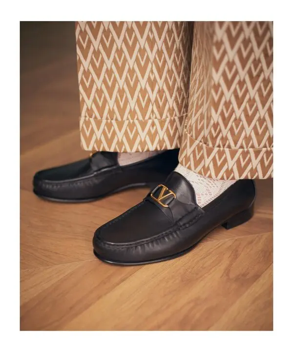 Valentino Garavani Vlogo Signature Slip-on Loafers - Black