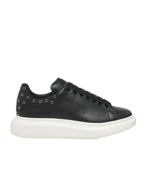Alexander McQueen Oversized Eyelet Detailed Sneakers - Black/silver