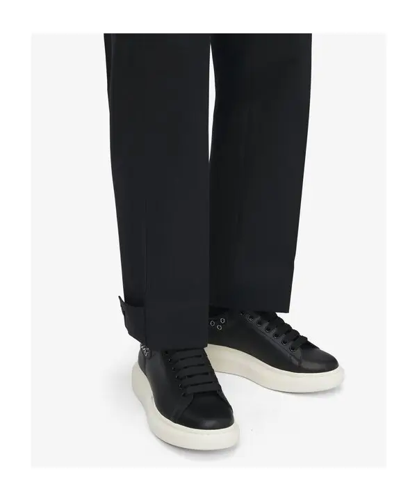 Alexander McQueen Oversized Eyelet Detailed Sneakers - Black/silver