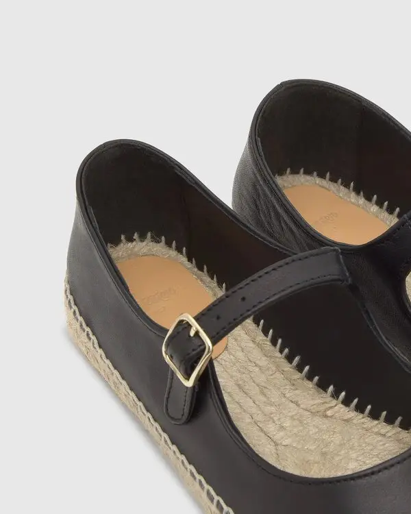 CastaÑer Espadrille Flat With Buckle Closure