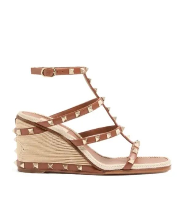 Valentino Garavani Rockstud Open Toe Wedge Sandals - Nude