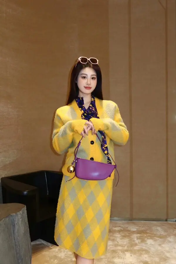 Burberry Checked V-neck Cardigan - Yellow