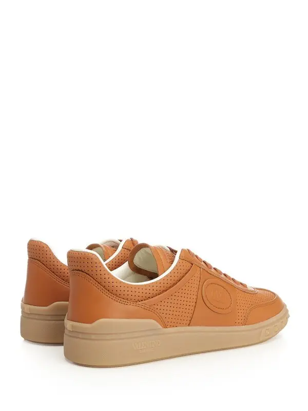 Valentino Garavani Upvillage Low-top Sneakers With Logo Detail - Nude