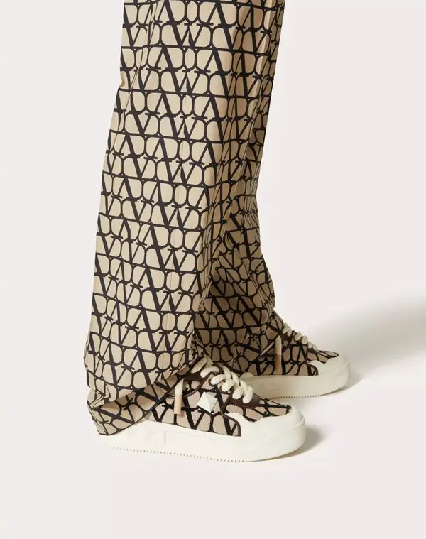 Valentino Garavani One Stud Xl Lace-up Sneakers - Beige/black