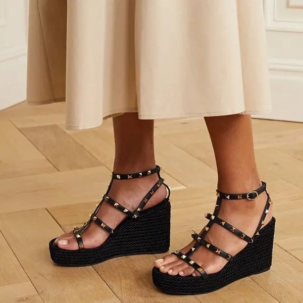 Valentino Garavani Rockstud Wedge Sandals - Black