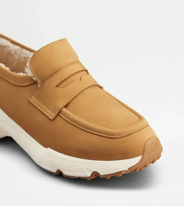 TOD'S Round-toe Slip-on Sport Loafers With Shearling Lining - Brown