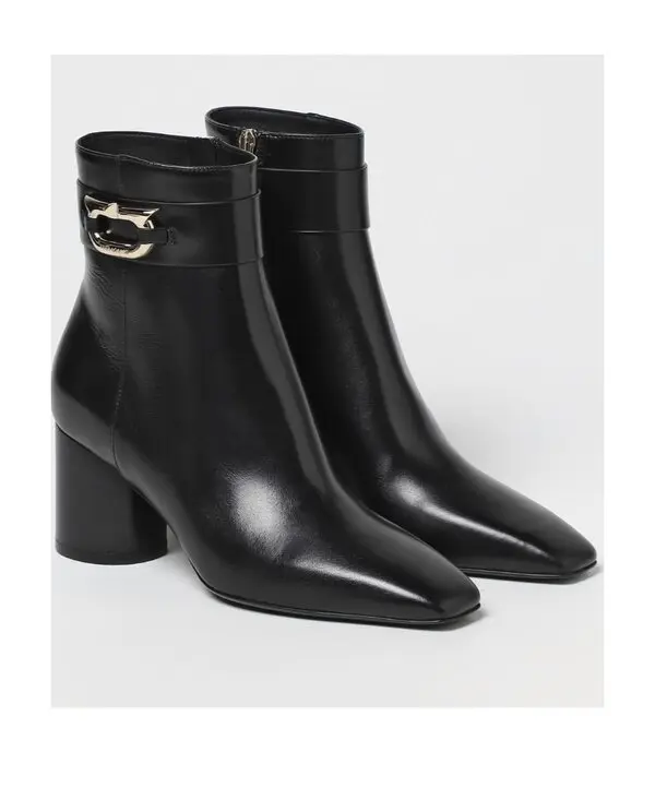 FERRAGAMO Leather Pointed Toe Buckle Boots