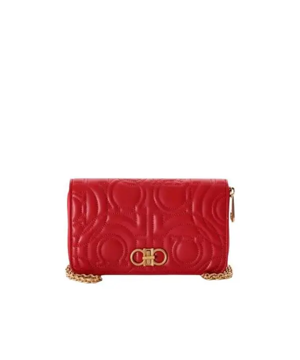 FERRAGAMO Logo Embossed Chain Wallet - Red