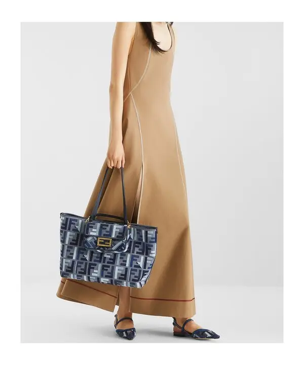 Fendi Roll Ff Embossed Large Tote Bag - Blue