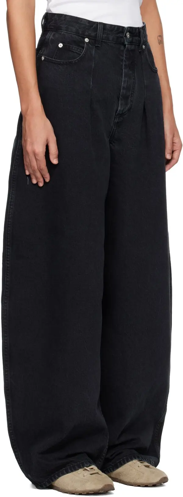 Jacquemus High-rise Curved Leg Jeans - Black
