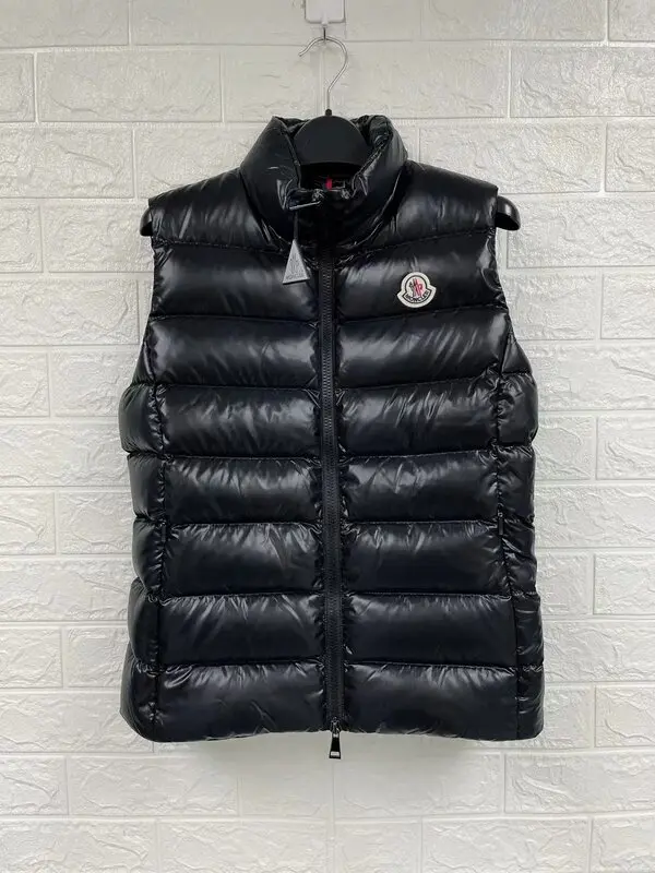 Moncler Ghany Logo Patch Zip-up Padded Vest - Black
