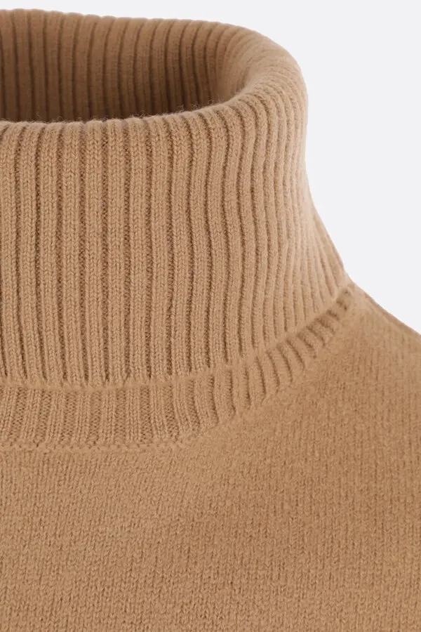 A.p.c. Roll-neck Knitted Jumper" Fine Knit, Long Sleeve - Nude