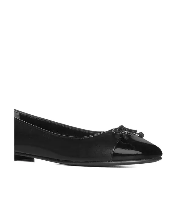 Tory Burch Logo Plaque Cap-toe Ballet Flats