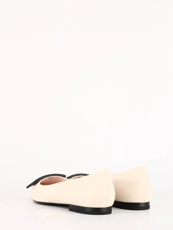 ROGER VIVIER Gommettine Pointed-toe Flat - Black