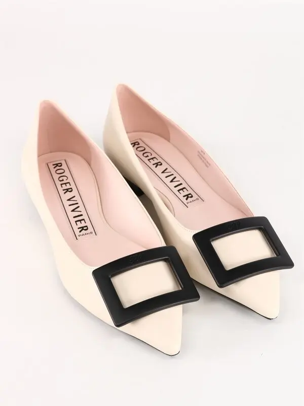 ROGER VIVIER Gommettine Pointed-toe Flat - Black