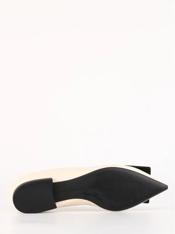 ROGER VIVIER Gommettine Pointed-toe Flat - Black