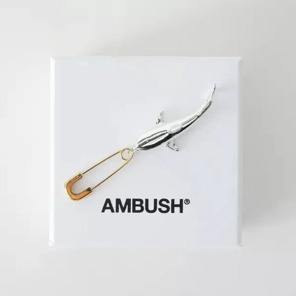 AMBUSH Gold Needle Shark Pendant Single Earring