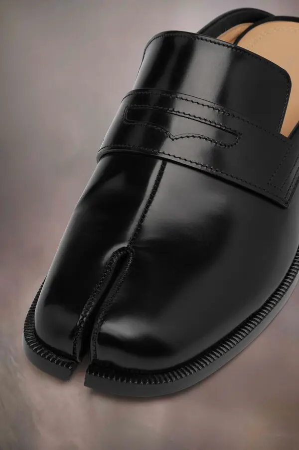 MAISON MARGIELA Tabi City Loafer Mules - Black