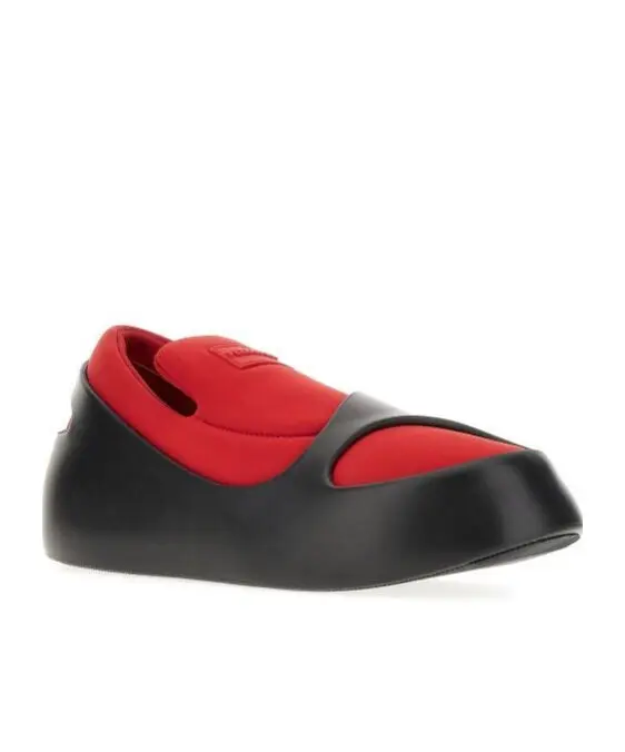 FERRAGAMO Round Toe Slip-on Loafers - Black