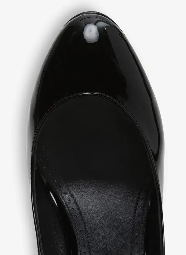 Alaïa Decollete Almond Toe Pumps With Buckle