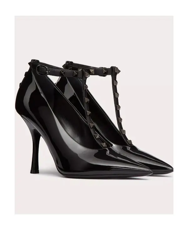 Valentino Garavani Rockstud Pointed High Heels