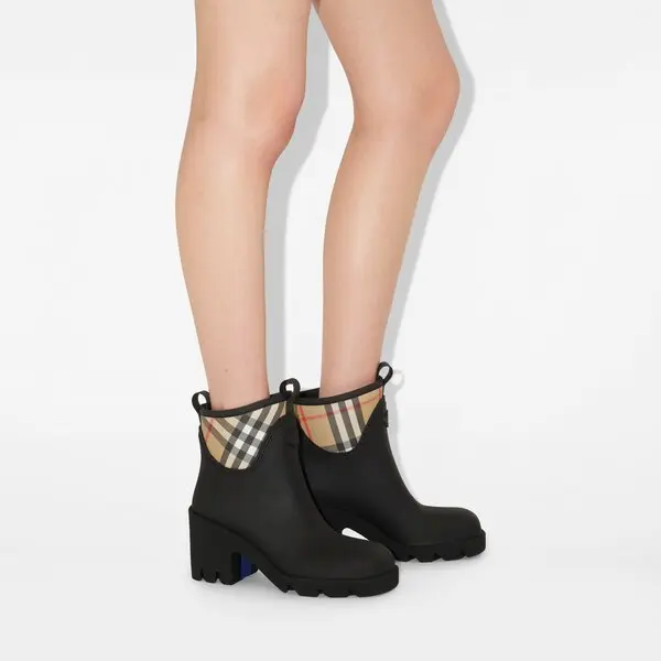 Burberry Round-toe Checked Heeled Boots - Black
