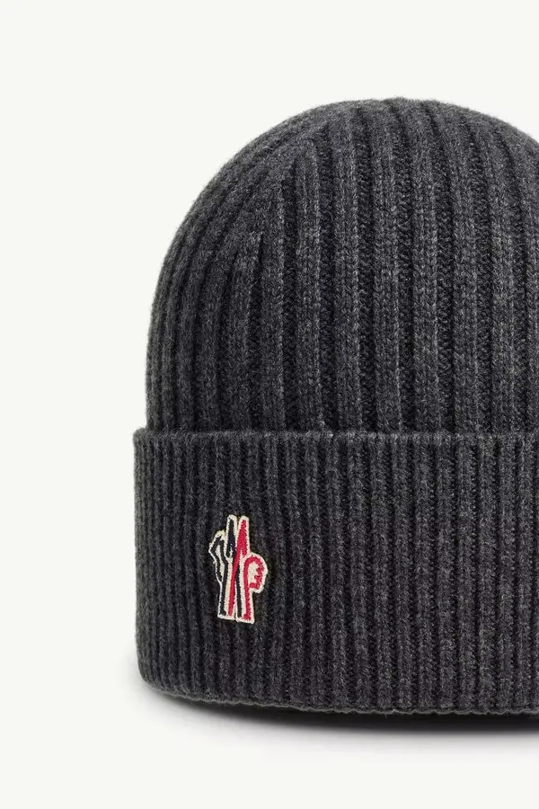 Moncler Logo Patch Ribbed Beanie - Dark Grey