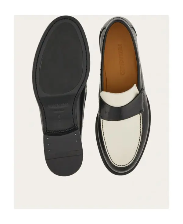 FERRAGAMO Round Toe Loafers - Black