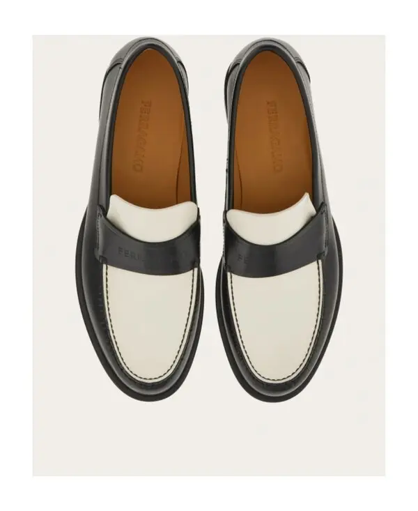 FERRAGAMO Round Toe Loafers - Black