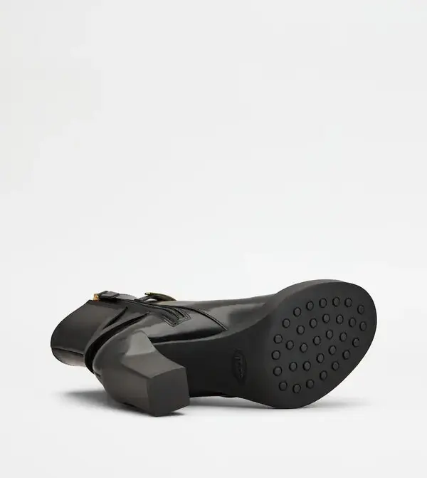 TOD'S Round Toe Zip Up Ankle Boots