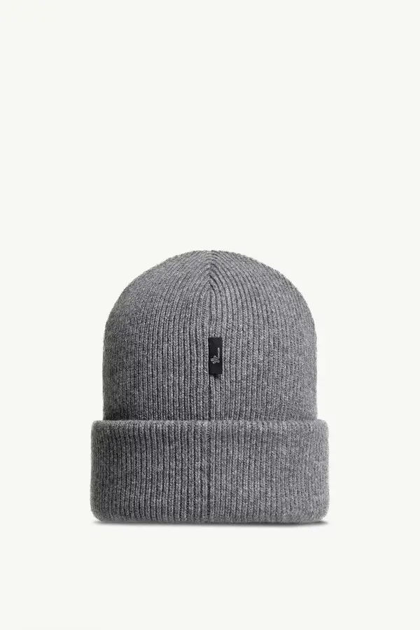 Moncler Logo Patch Ribbed-knit Beanie - Grey
