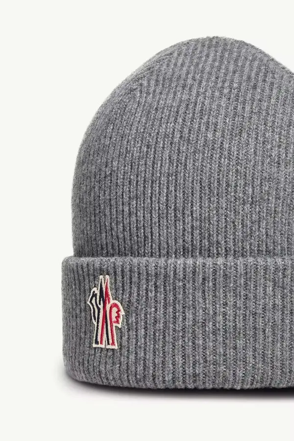 Moncler Logo Patch Ribbed-knit Beanie - Grey