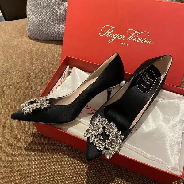 ROGER VIVIER Bouquet Strass Buckle Pumps